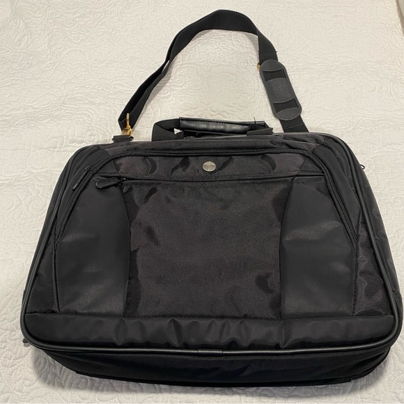 Targus | Bags | Targus Laptop Bag | Poshmark